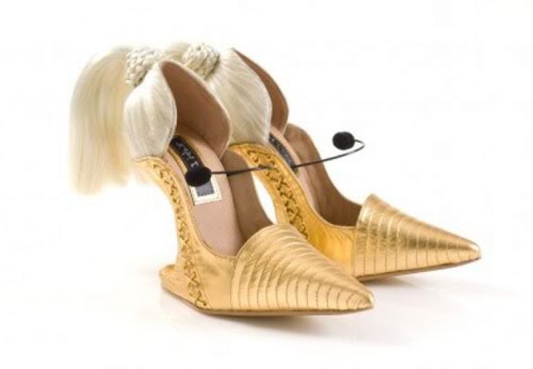 3 Sepatu dengan Desain Unik dan Aneh ini Benar-benar Ada - AndaiKata.com