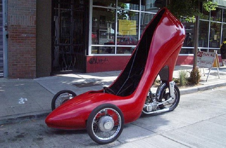 5 Bentuk Mobil Paling Aneh yang Pernah Ada di Dunia - AndaiKata.com